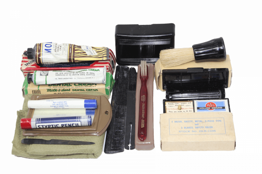 US army Toilet Kit - Military Classic Memorabilia