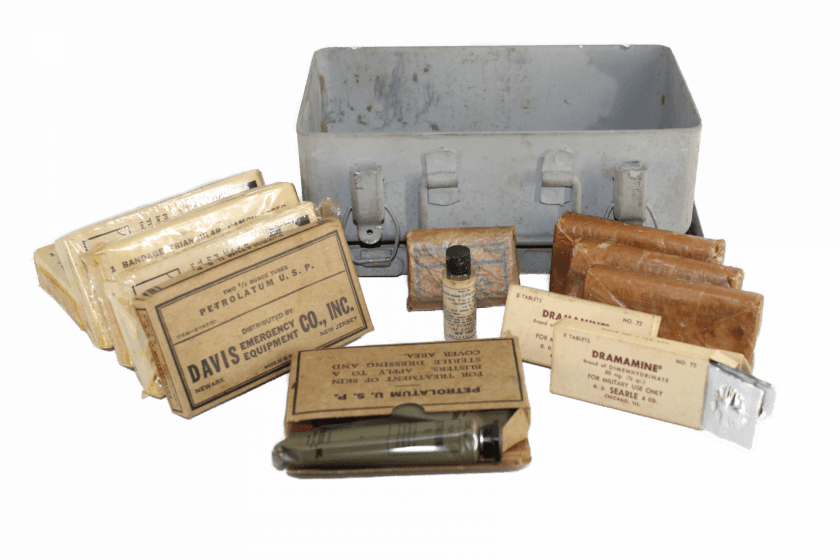 Us Navy First Aid Kit Life Raft - "LCVP" - Military Classic Memorabilia