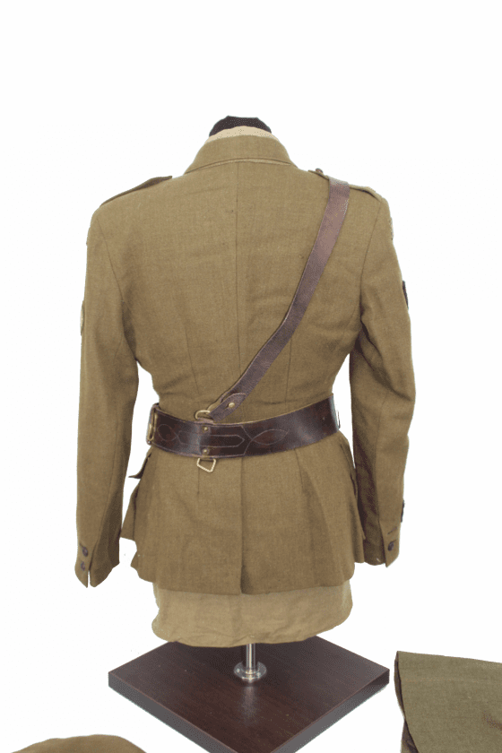 WOMAN UNIFORM CANADIAN RED CROSS - 1941 - Military Classic Memorabilia