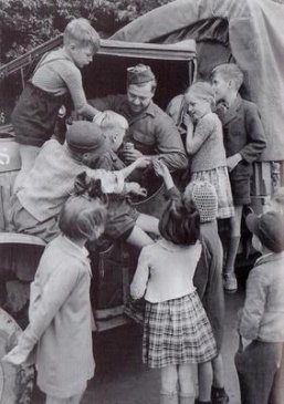 PACKAGE OF CANDY CHARMS - 1944 - Military Classic Memorabilia