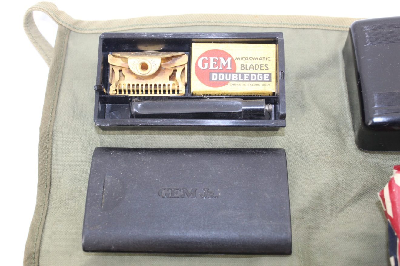 US ARMY TOILET KIT - Military Classic Memorabilia