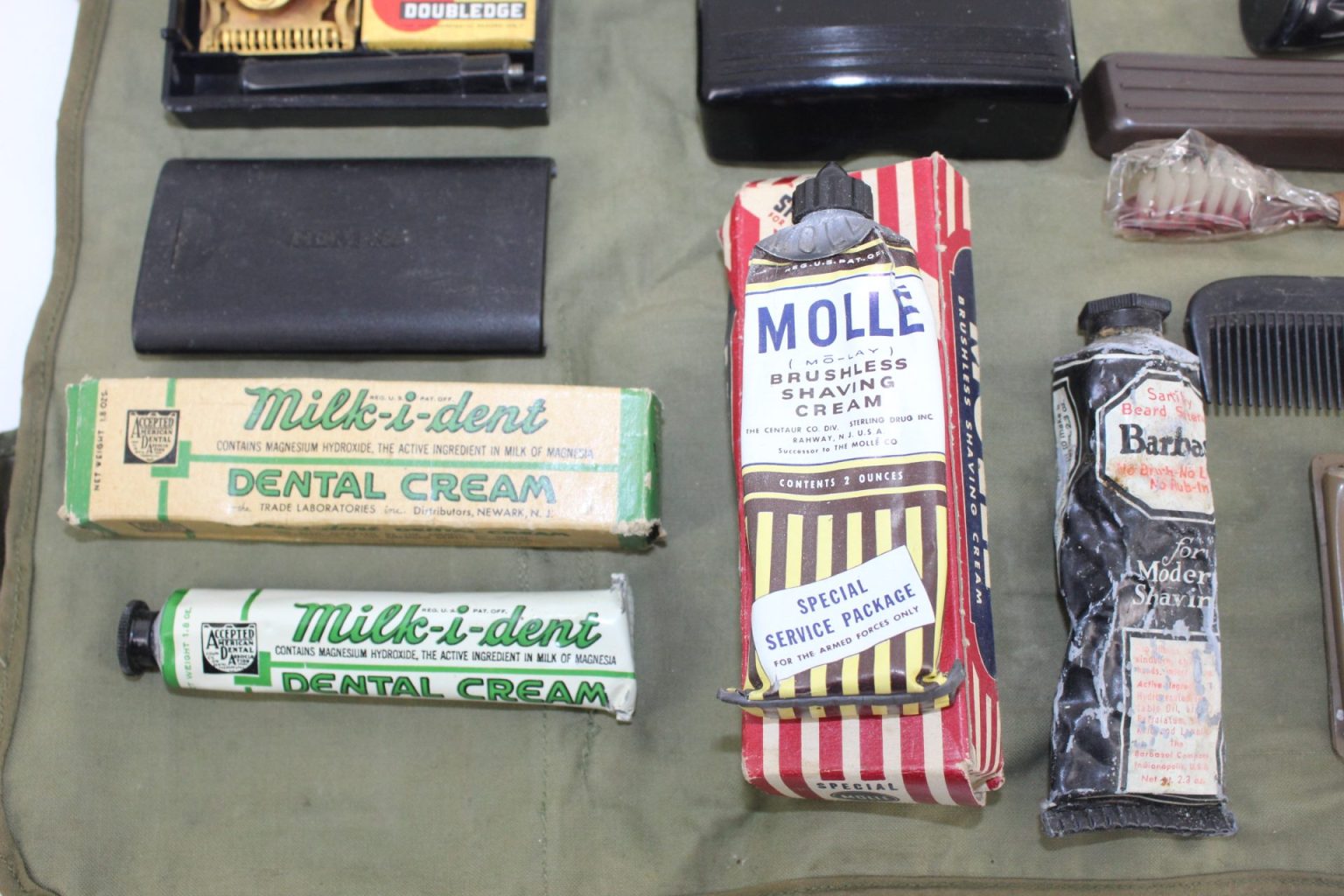US ARMY TOILET KIT - Military Classic Memorabilia