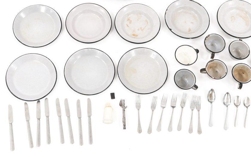 OUTFIT OFFICER'S MESS KIT M-1941 - 1944 - Military Classic Memorabilia