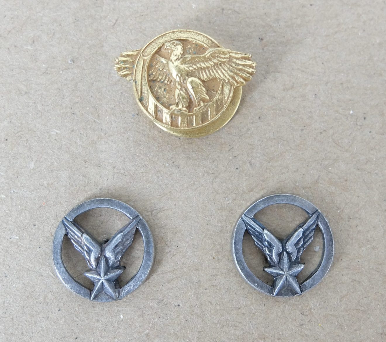 Three pins “Ruptured duck honorable discharge” & and Air Force ...