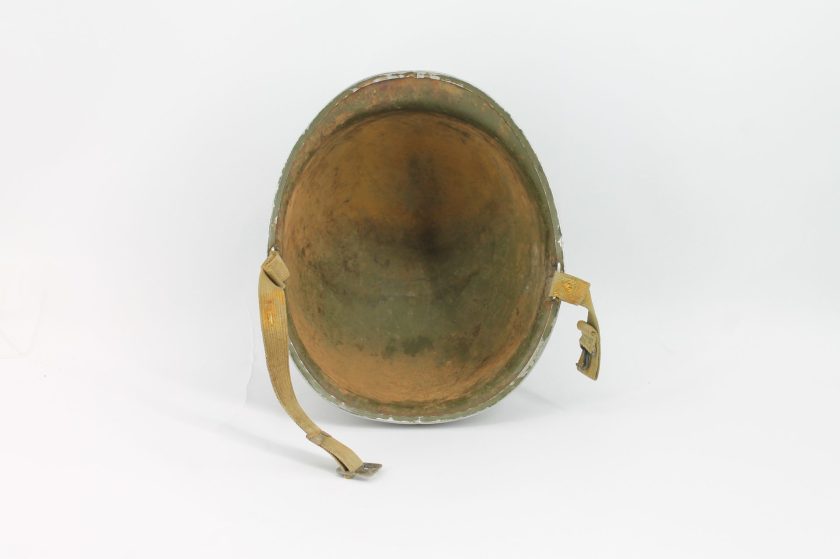 US M1 HELMET 4th INFANTRY DIVISION - Military Classic Memorabilia