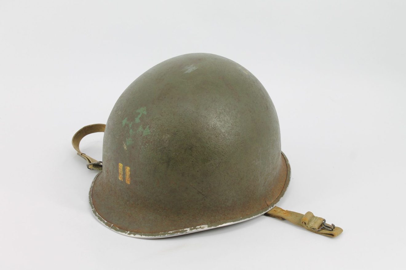 US M1 HELMET 4th INFANTRY DIVISION - Military Classic Memorabilia